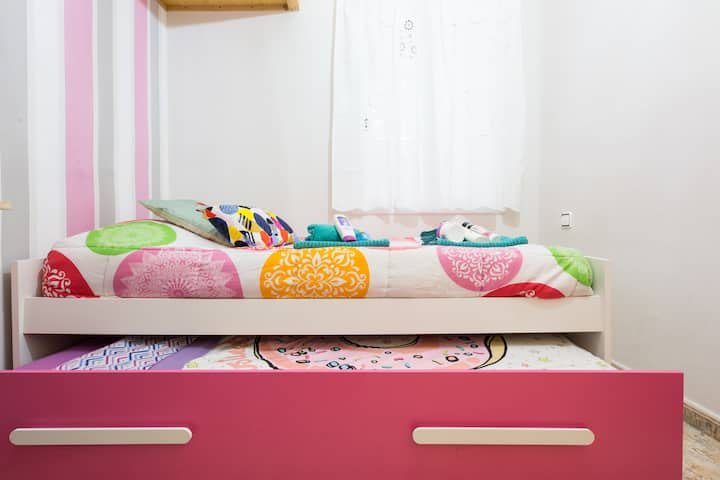 Nice Room In House Whit Dogs. - Santa Coloma de Gramanet