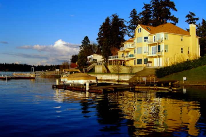 Executive Unit, Lake Waterfront, Daylight Basement - Steilacoom, WA
