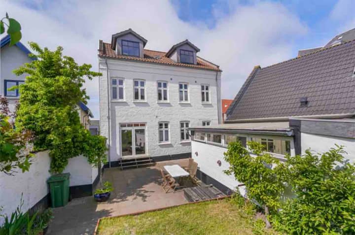 Big Townhouse In The Heart Of Esbjerg City, 180m2 - Esbjerg