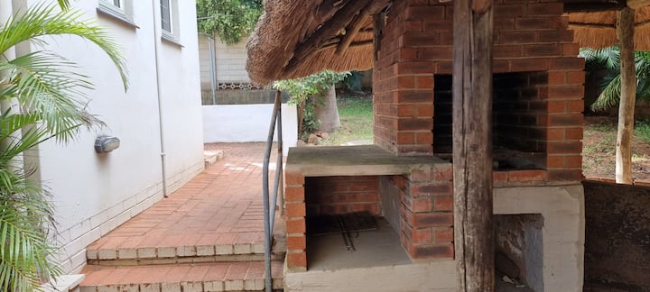 Umhlanga 1 Bed Self-catering Close To The Beach. - Umhlanga