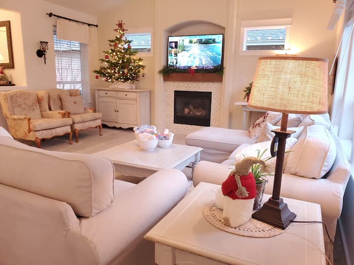 Cozy Gem On Green Space - Gresham, OR