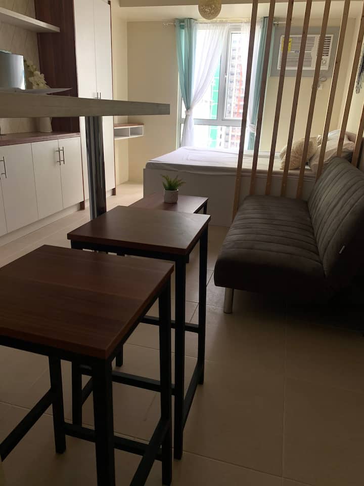 Riala T3 Studio Condo 200 Mbps Wifi - Cebu City