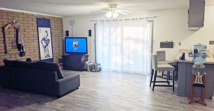 Bright, Warm, Home For The Family! - Tempe, AZ