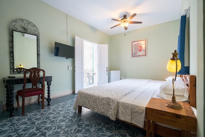 Family Room, Comfort Steps From Seawall.wifi - Cuba