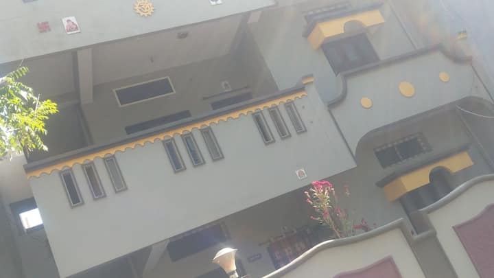 2bhk Flo Home With Fridge Tv Fan - Omkareshwar