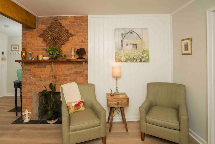 Lovely Apartment On The Hill - Staunton, VA