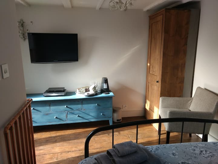 Cosy & Quirky South Downs Garden Room, Sleeps 2 - Seaford