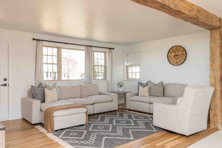 Renovated Family Home W/fireplace & Game Room - Strasburg, PA