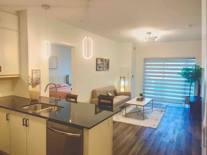 Modern & Spacious Condo (Two Bed, Two Bath) - 奧克維爾