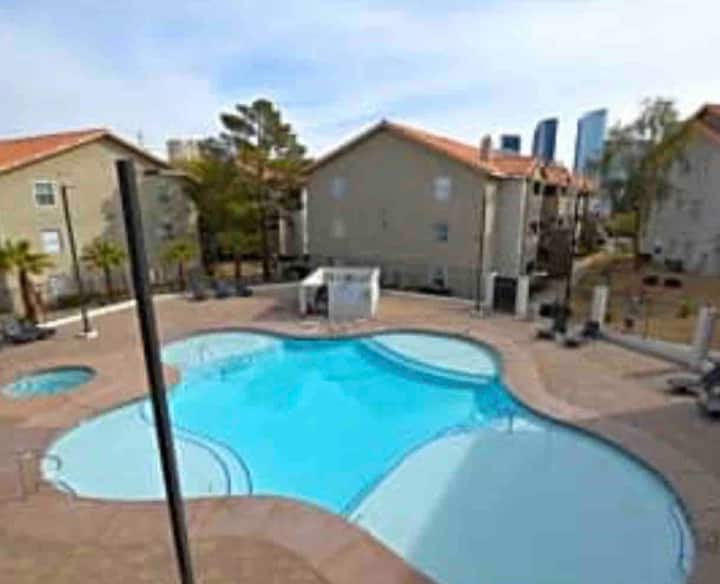 One Bedroom With Hot Tub & 2 Pools Close To Strip - Henderson, NV