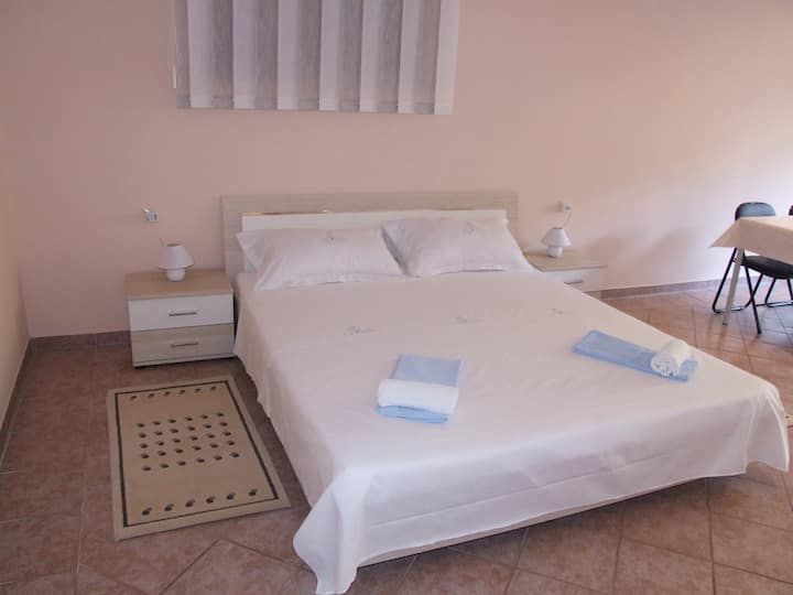 Apartments Anita-makarska - Makarska