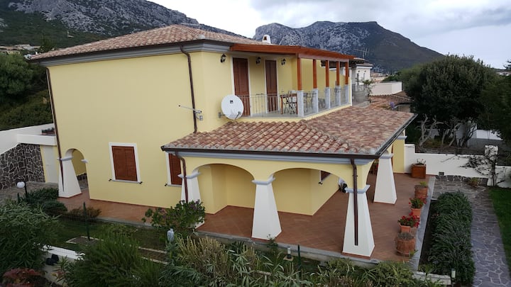 Delizioso Appartamento In Villa    Iun Q3599 - Cala Gonone