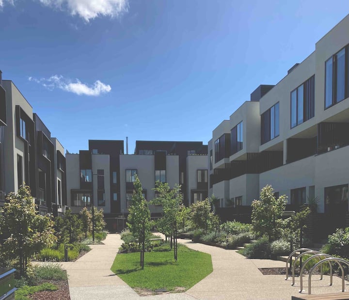 New Town House 2 Bed, 3 Floors And Rooftop Terrace - Ivanhoe