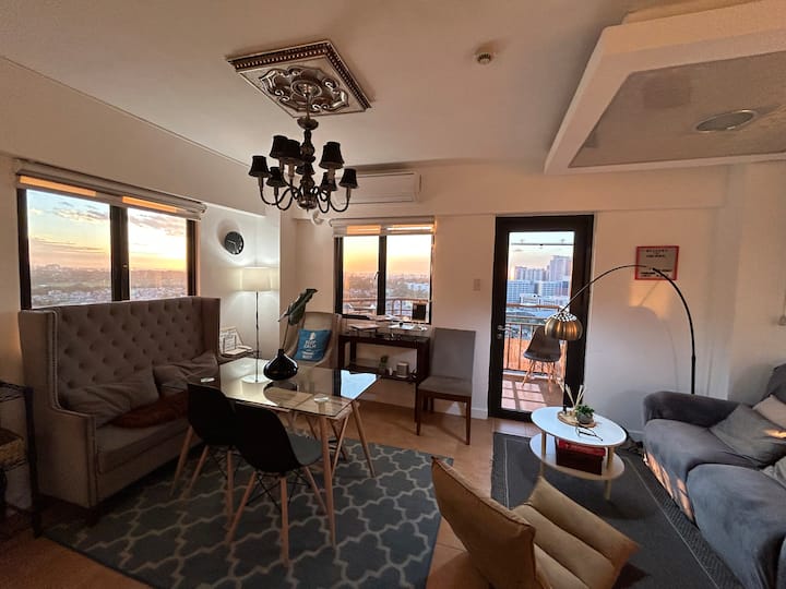 Breezy, Rustic 3 Bedroom Condo On The 22nd Floor - Taguig