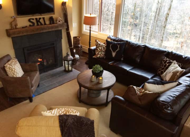 Spacious 3 Level Getaway In The Village Of Loon - New Hampshire (State)