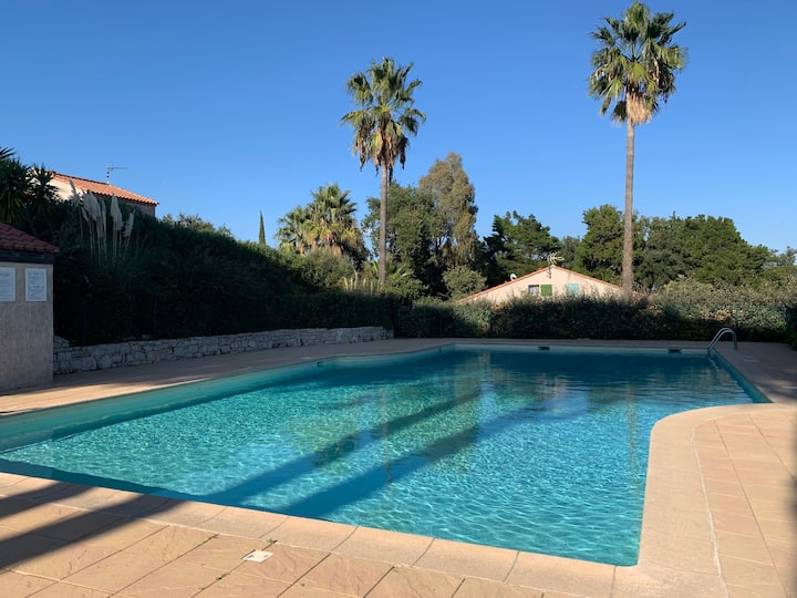 Petite Maison Dans Résidence Avec Piscine - Cogolin