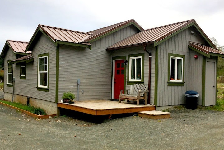 Sara's Roost Duplex Cottage - Eastsound, WA