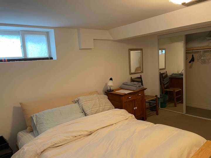 Toronto Room And Private Washroom - Toronto