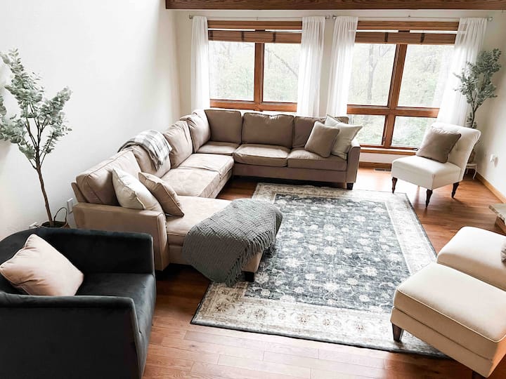 Big Home In Wooded Neighborhood - Dubuque, IA