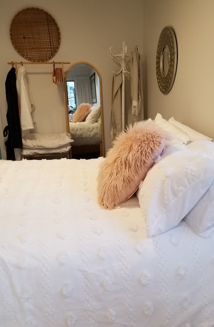 Linda's Hideaway. - 
