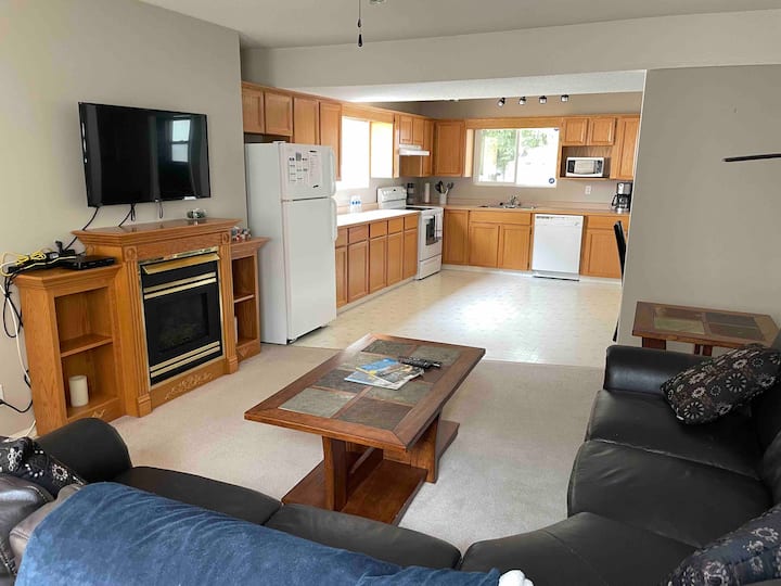 Private Basement Suite - Hope