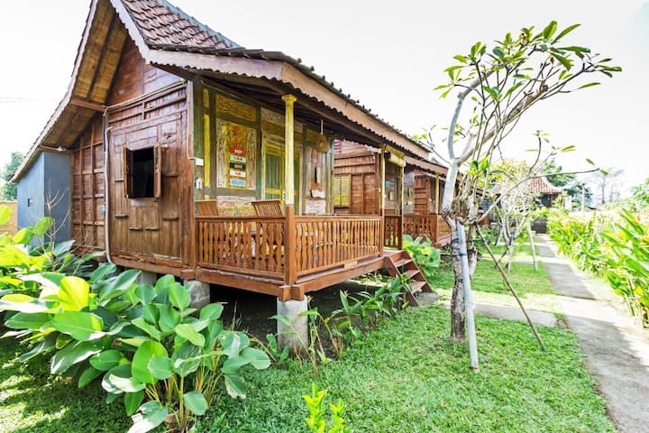 Gladak House 6
Pantry And Swim-pool - Indonesia