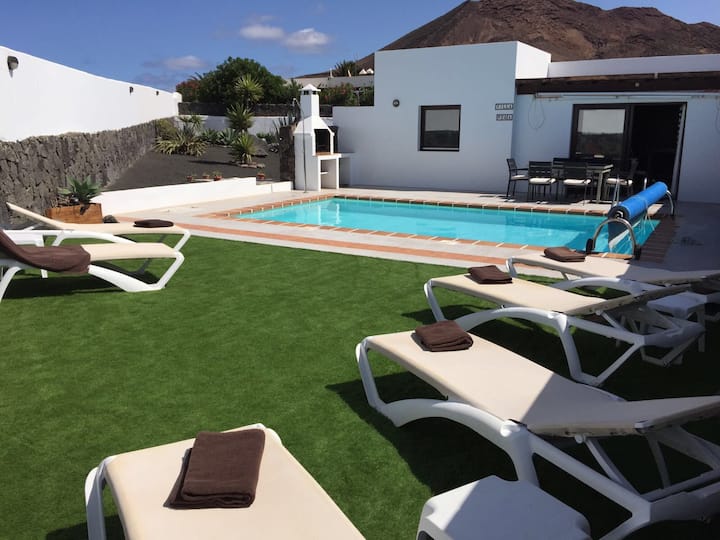 Relaxing Luxury Villa With Pool+bbq - Playa Blanca