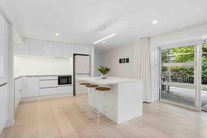 Wheelchair Friendly Ground Level Apartment - Waiheke Island