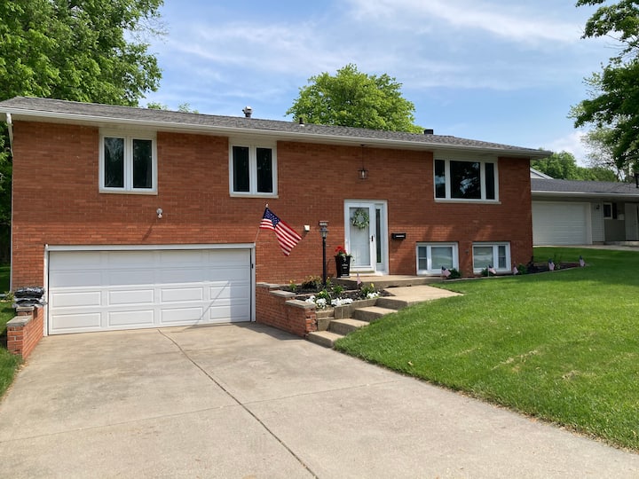 Normal Vacation Rentals & Homes - Illinois, United States | Airbnb
