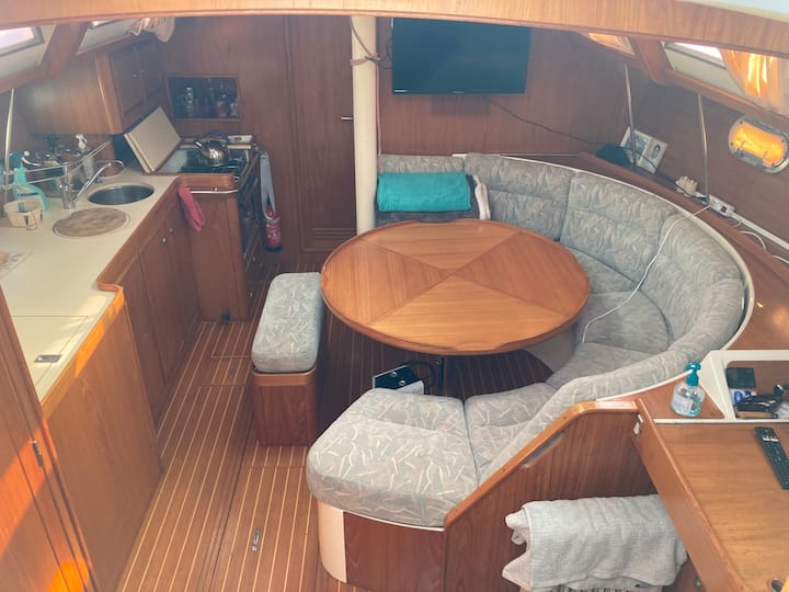 Superbe Bateau Avec Parking Gratuit - Miramas
