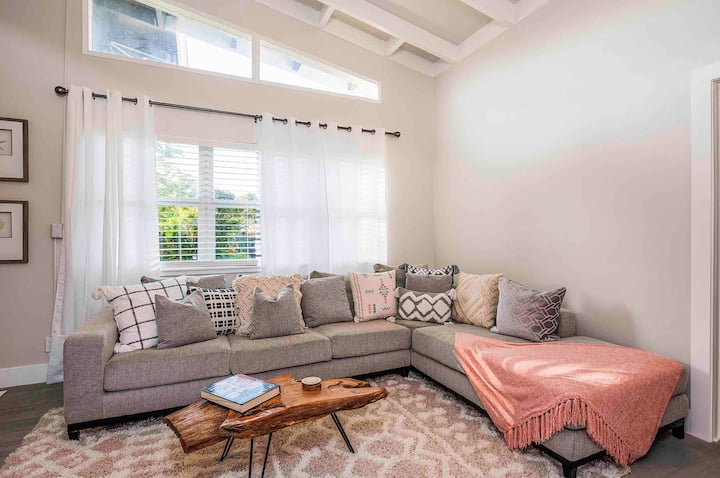 Newly Updated Coastal Pool House | 4/3 | Game Room - West Palm Beach, FL