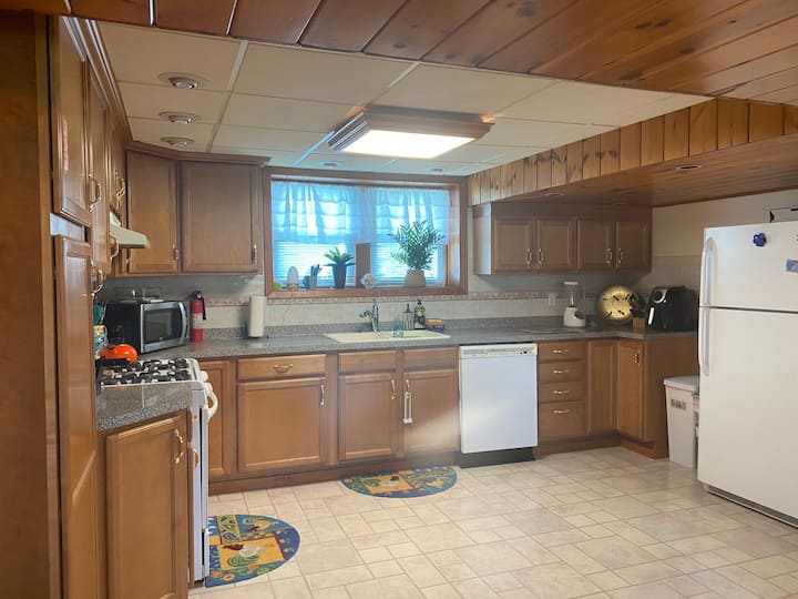 Ginger’s Lake Erie Beach Home, Angola, Ny - Angola on the Lake, NY