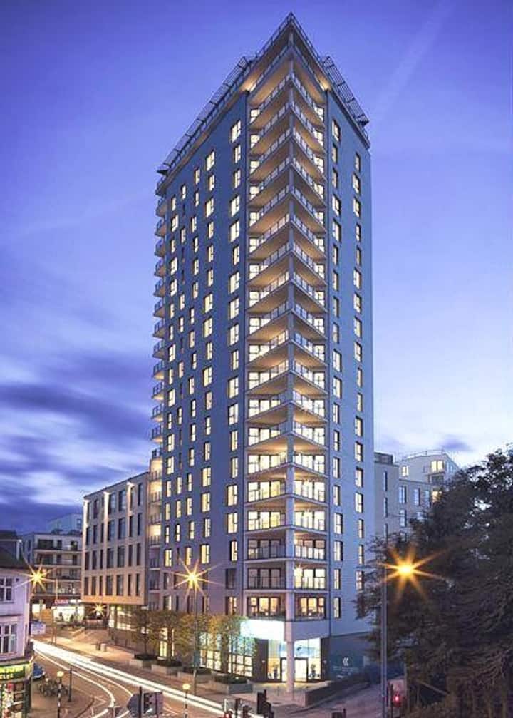 2 Bedroom Woking New Central - 워킹