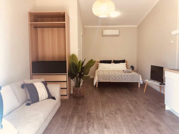 Luxury Studio ★ Light & Airy ★ Deck ★ Inner North - Belconnen
