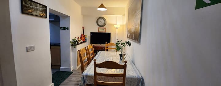Whitehouse Ensuite Double Bedroom (Medium) R6 - Warrington