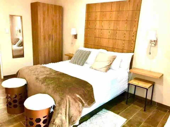 Swane's Guesthouse - Phokeng