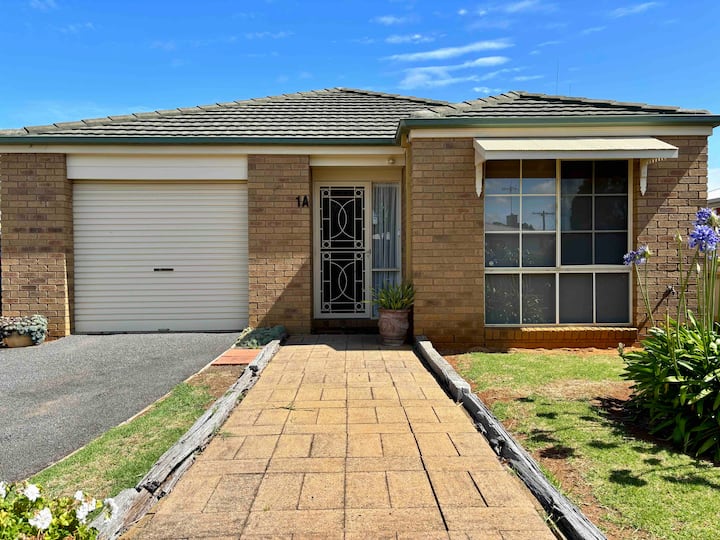 The Joneses Pet Friendly 3 Bedroom Family Home. - Warrnambool