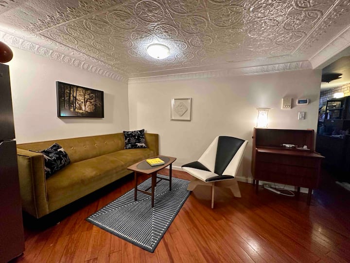 2 Bedroom Apartment In Charming Brick Townhouse - New York