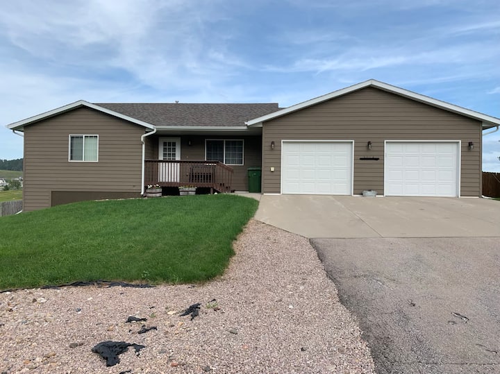 4br 3ba Rally Rental With Garage For Bikes - Sturgis, SD