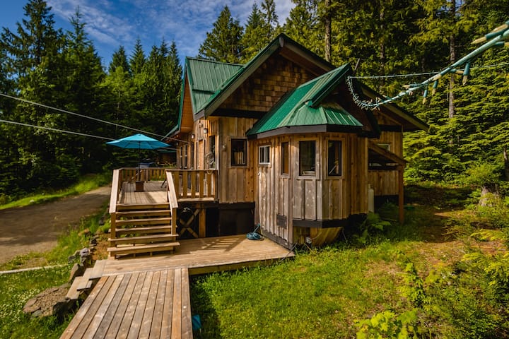 Forbidden Plateau Paradise With Hot Tub - Cumberland, BC, Canada