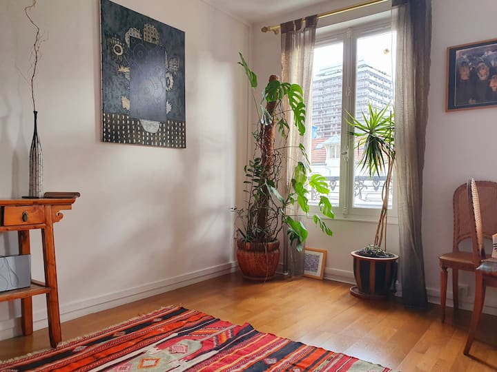 Lieu Chaleureux Habité Généralement Par Moi-même. - Paris