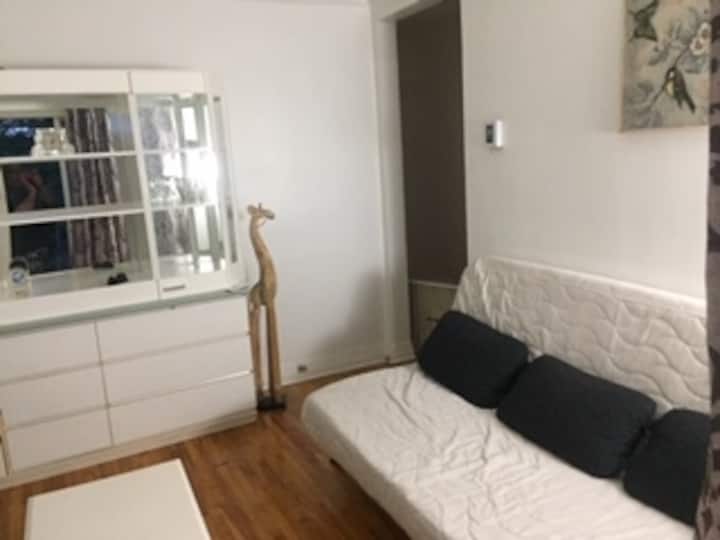 Voyagez Léger, Tout Est Prêt Pour Vous Accueillir - Laval, Canada