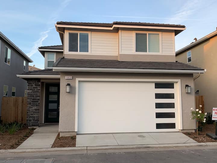 New!! Modern Clovis Craftsman - アメリカ フレズノ, CA