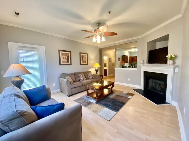 Lake Norman Condo Near Charlotte! *Pool And Gym* - Lake Norman, NC