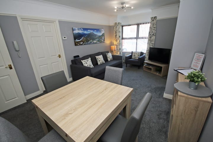 Modern Belfast Apartment Sleeps 5 - Belfast