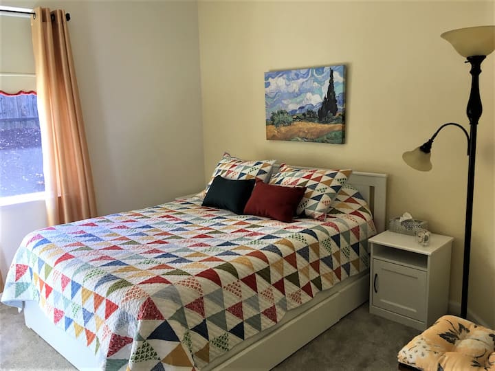 Folsom House In Quiet Area Near Historic Downtown - Folsom, CA