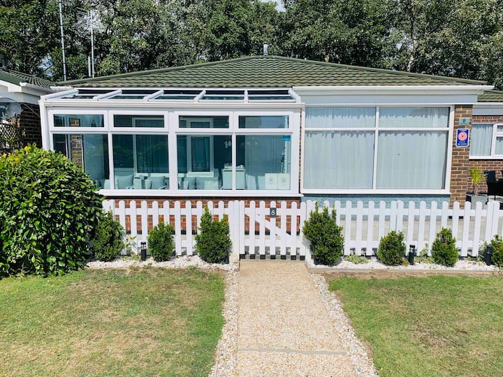 Casa Cromarty Holiday Bungalow - Eastbourne Beach