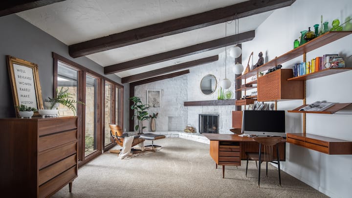 Mid Century Modern With Hot Tub! - Peninsula, OH