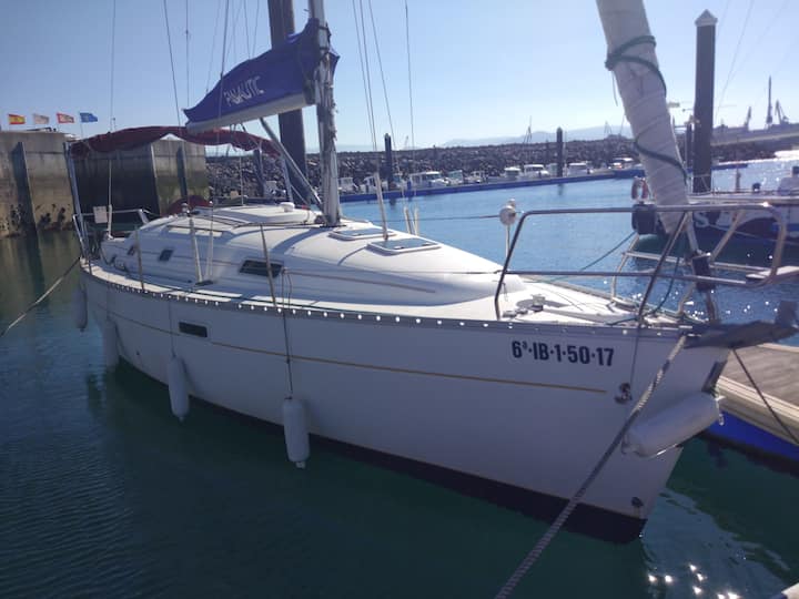 Vive Una Experiencia úNica: Alójate En Un Velero - Gijón