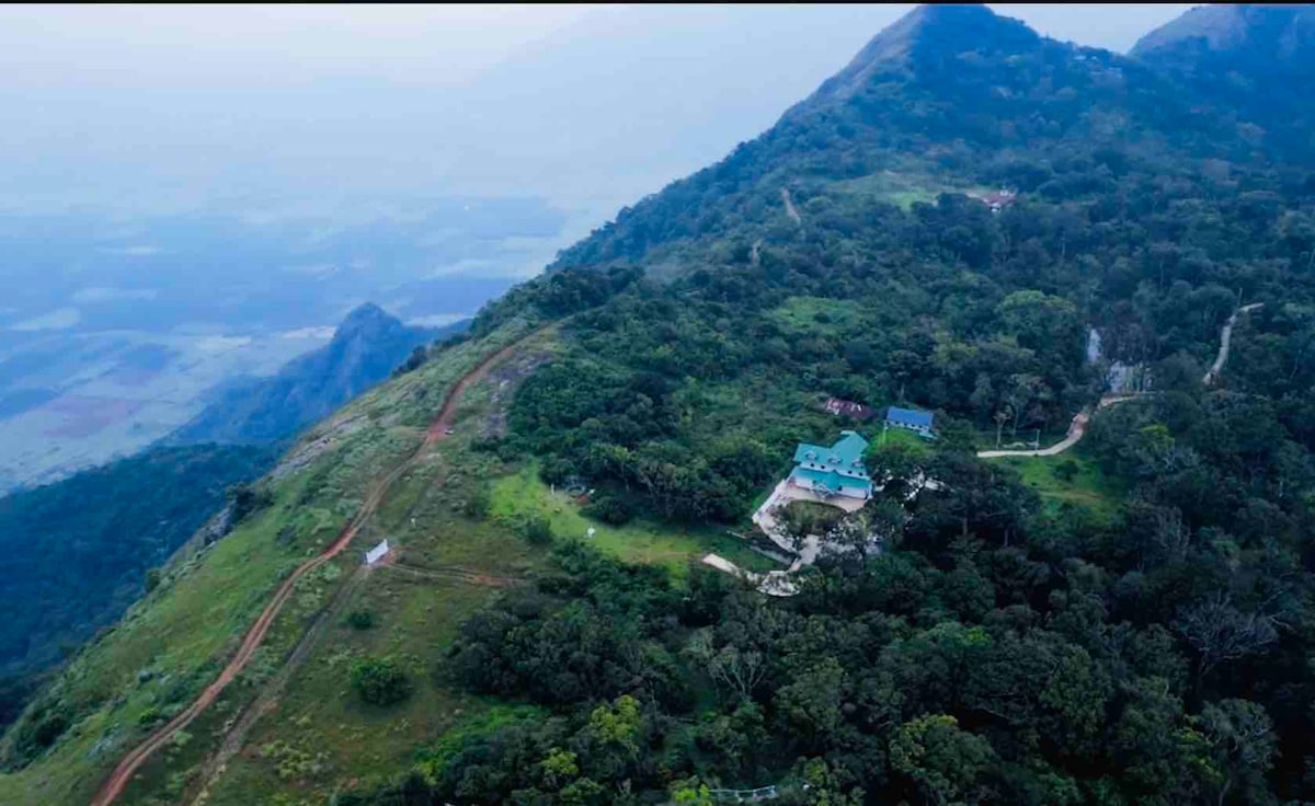 Thottom Stays Munnar Forest Bungalow - Bed and breakfasts for Rent in ...